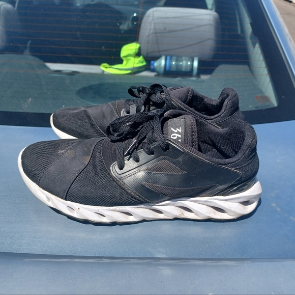 361 Degrees | Shoes | 36 Shoes Black Preowned | Poshmark